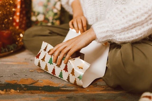 Could nanomaterials provide the gift of self-wrapping paper?